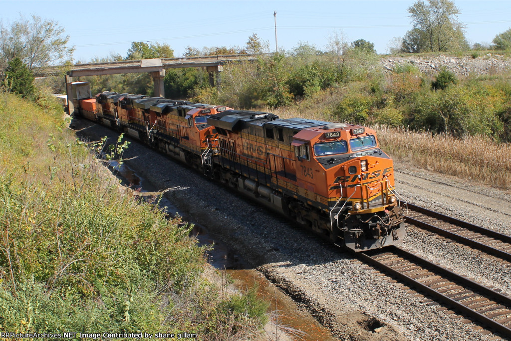 BNSF 7843 leads a 4 unit stack west.